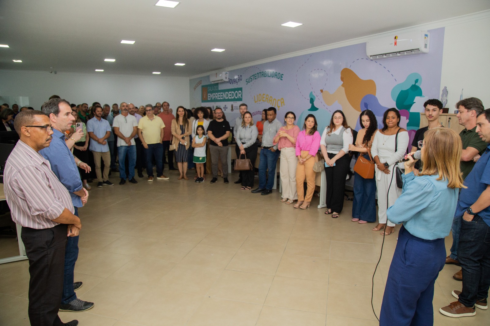 Prefeitura de Linhares inaugura Sala do Empreendedor – Prefeitura ...